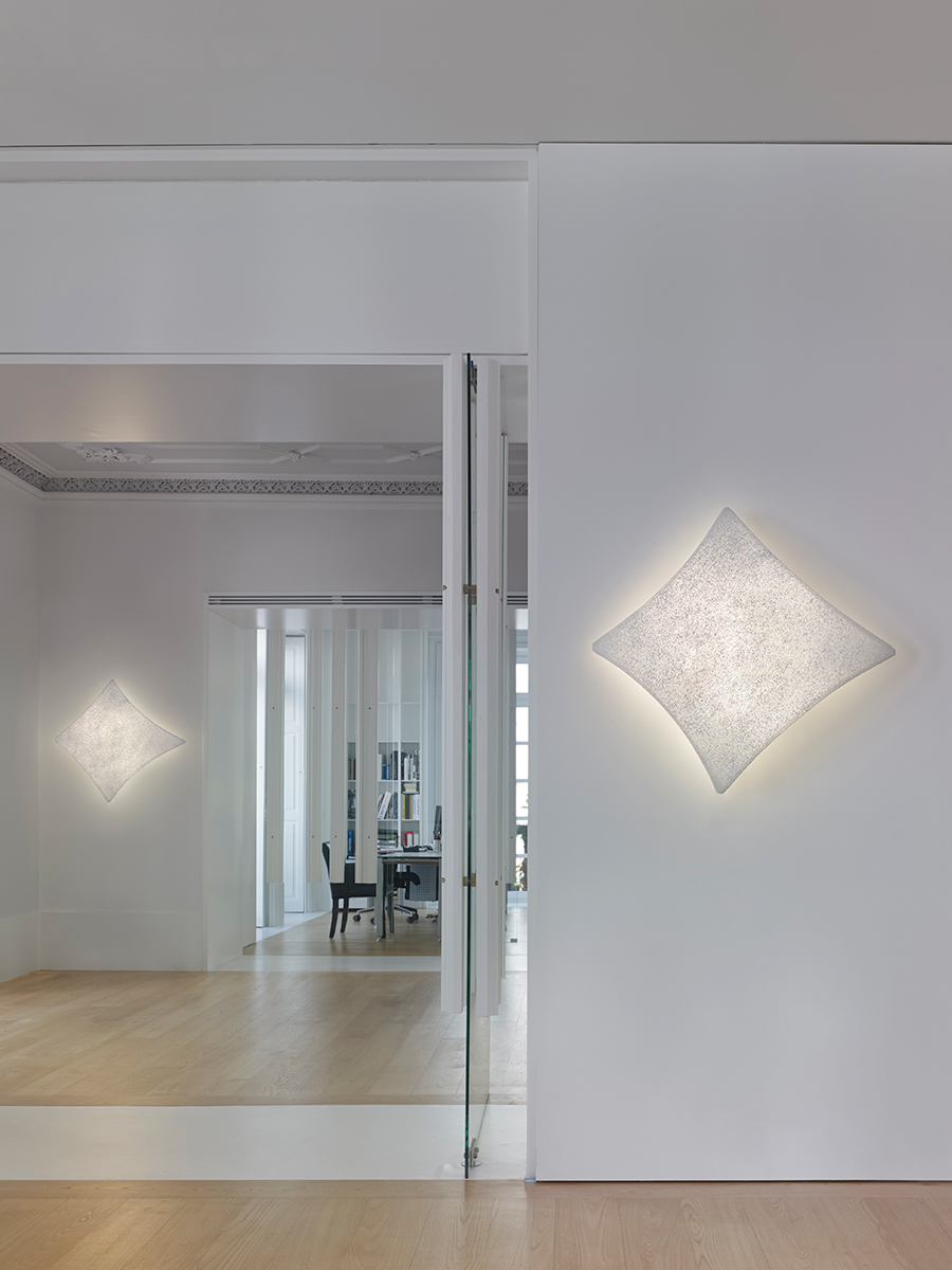 a emotional light | Kite Medium