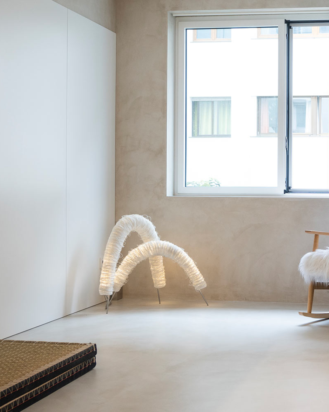 Poetic light: complex forms for pure architectures.